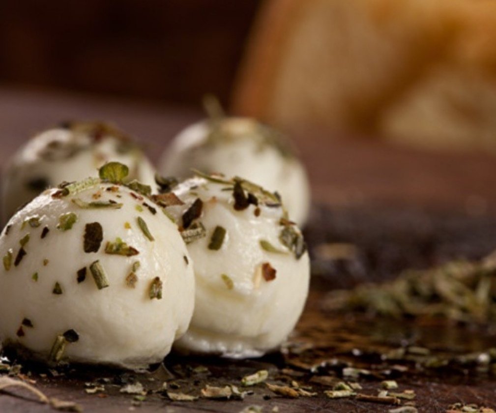 Queijo de Cabra tipo Chevre a L’huille com Ervas de Provence- 240g – Motirõ